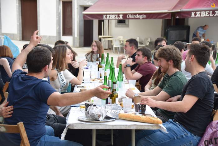 Anttine Eguna ospatzen ari dira Asteasun - Asteasu - Tolosaldeko ataria