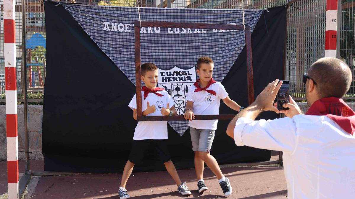 Euskal jaiak hartu du Anoetako plaza - Anoeta - Tolosaldeko ataria